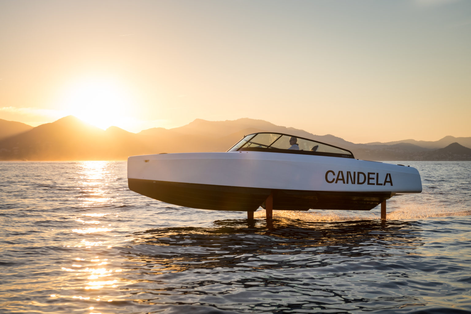Candela C8: The Revolutionary Electric Boat - pedrosboat.com